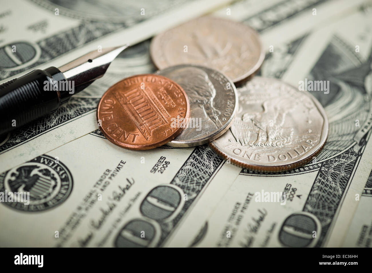 American banknotes and coins Stock Photo - Alamy