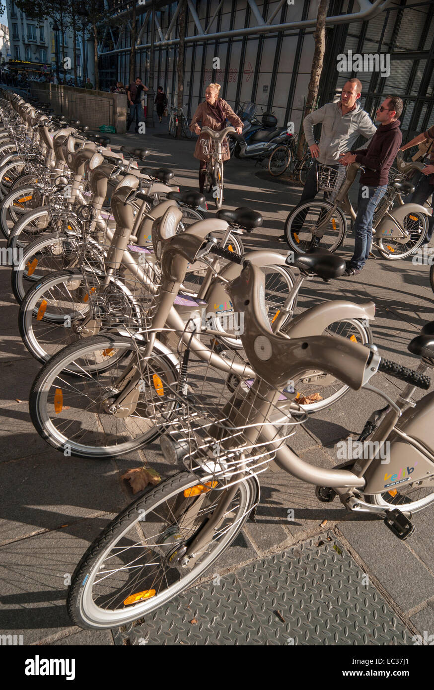 France, Paris, Velib, bicycle rental station Stock Photo - Alamy