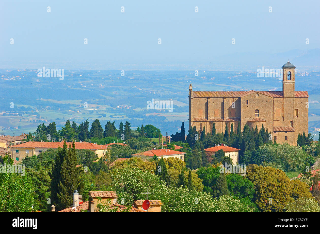 Churches of tuscany italy hi-res stock photography and images - Alamy