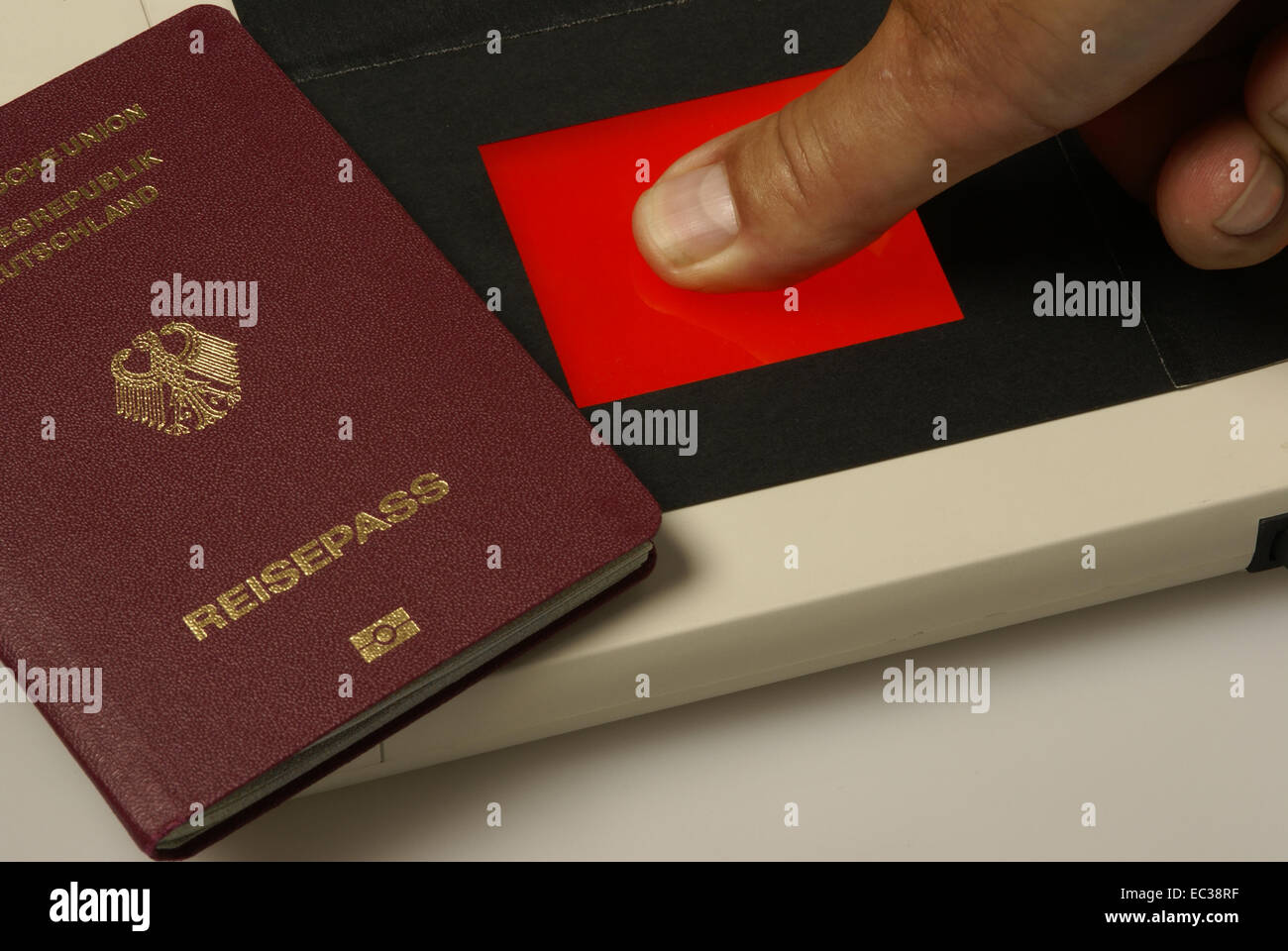 Fingerprint pass hi-res stock photography and images - Alamy