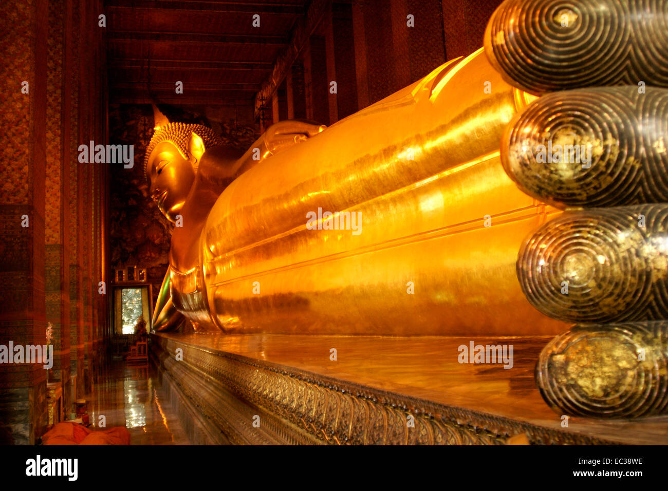 Sleeping buddha hi-res stock photography and images - Alamy