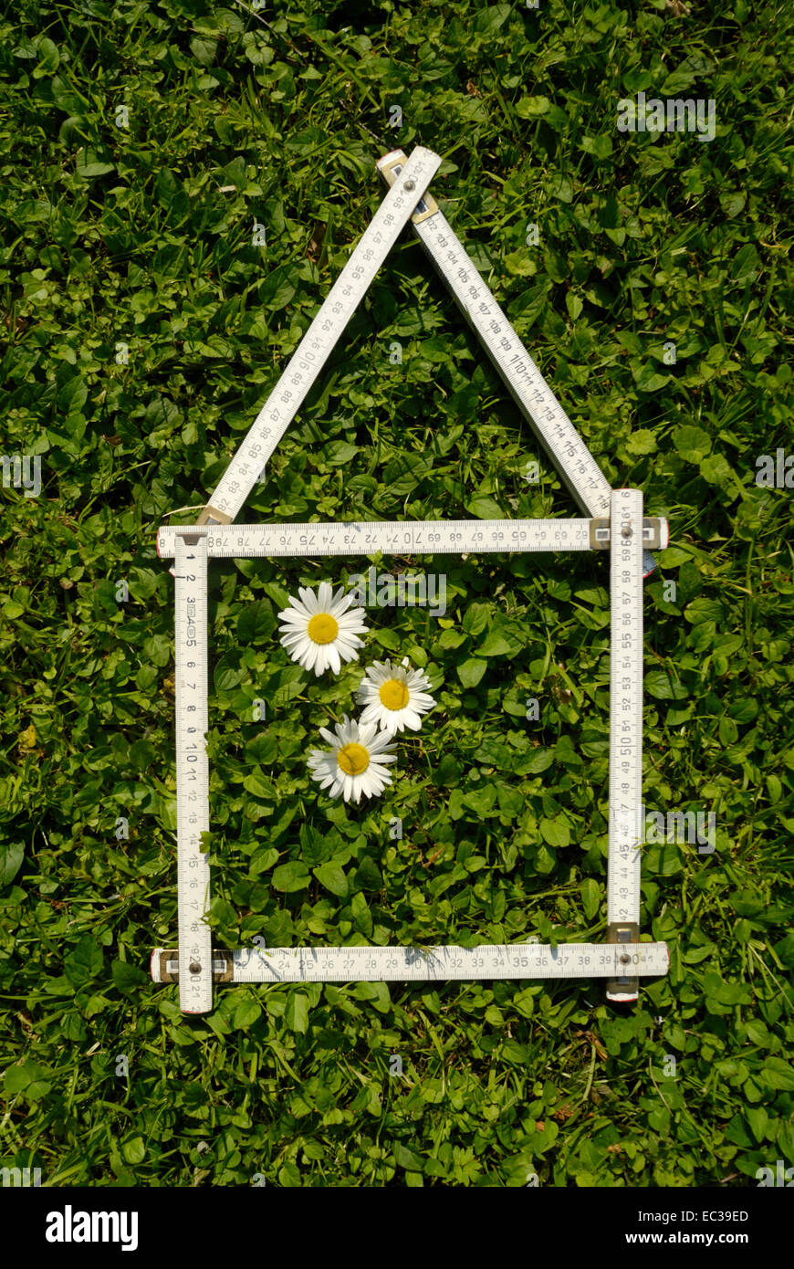 Form house hi-res stock photography and images - Alamy