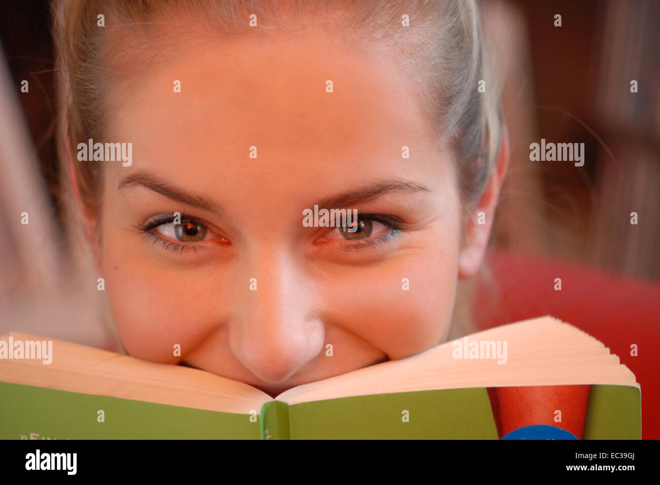Woman reads a book hi-res stock photography and images - Alamy