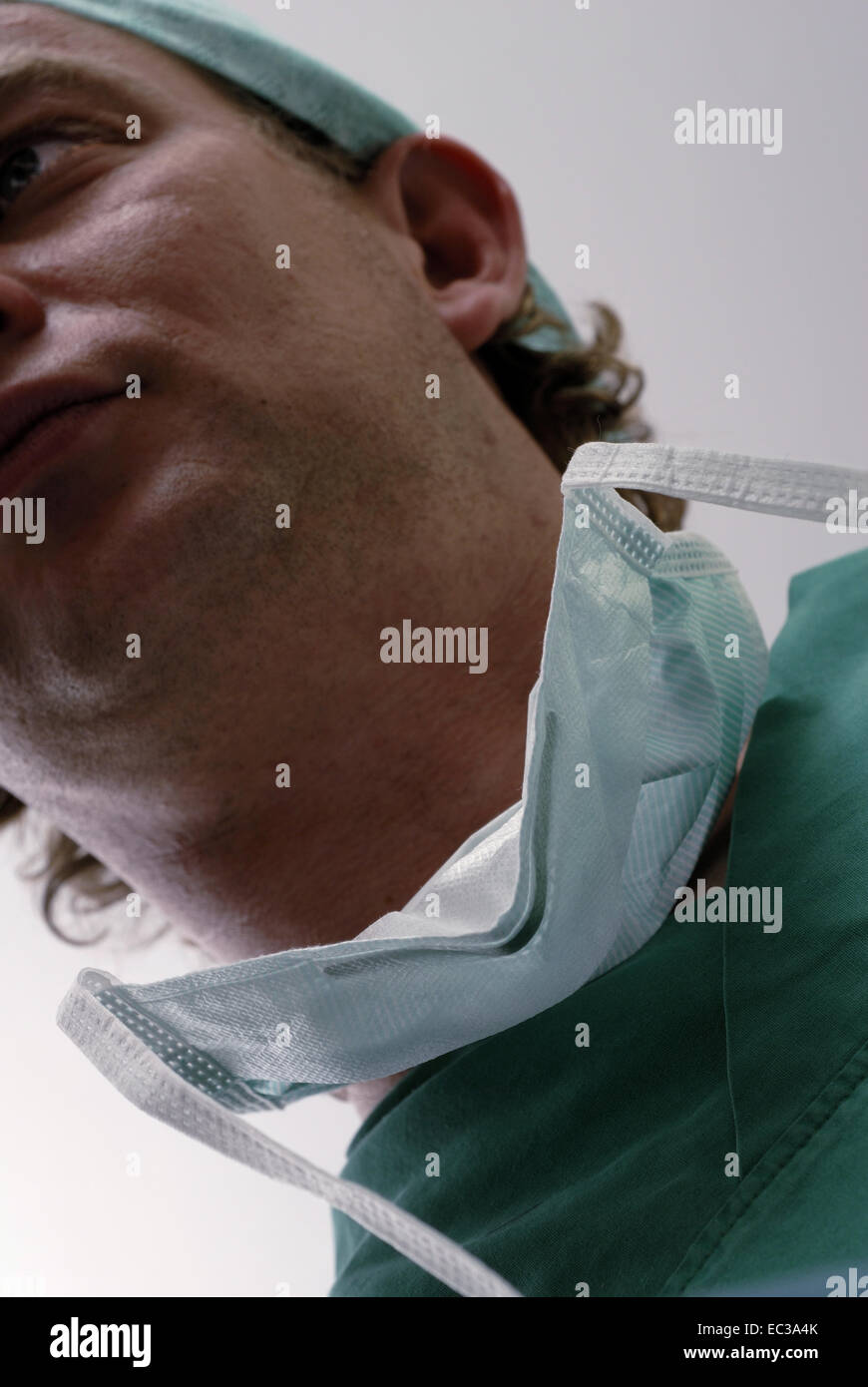 Doctor overall operation hi-res stock photography and images - Alamy