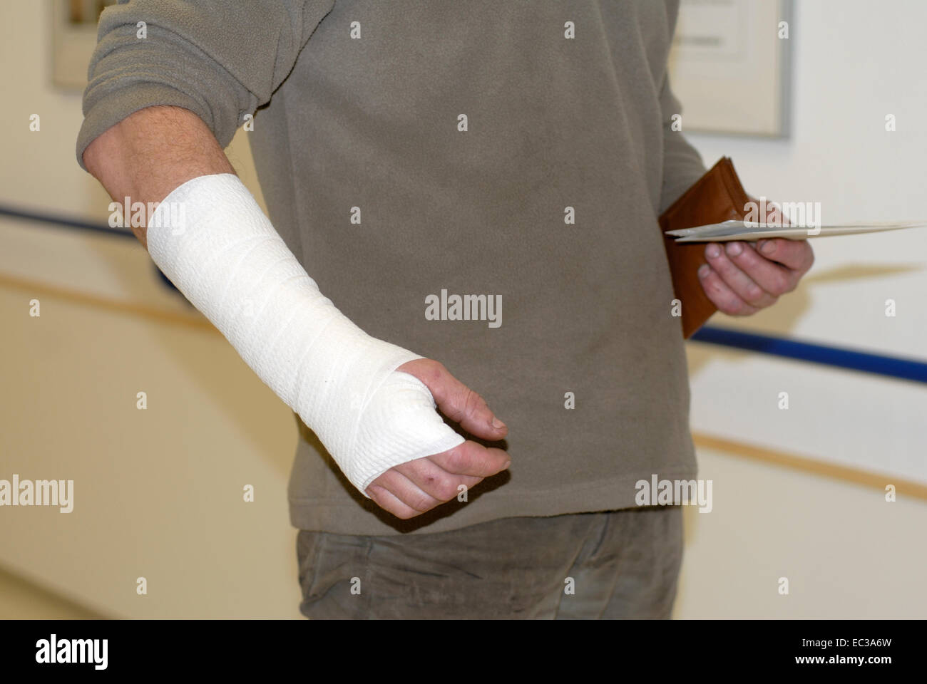 Cast attendance hi-res stock photography and images - Alamy