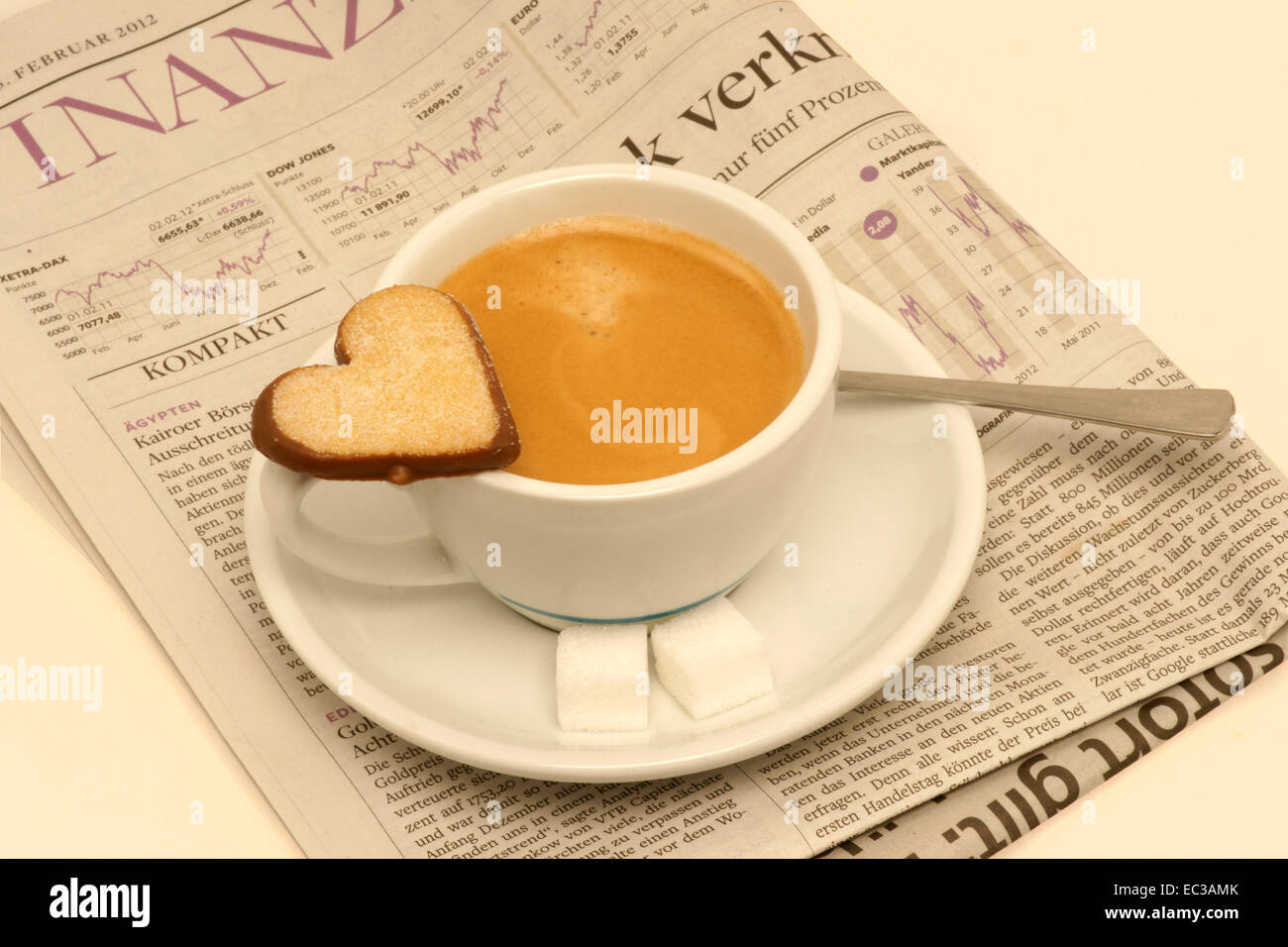 Newwspaper hi-res stock photography and images - Alamy