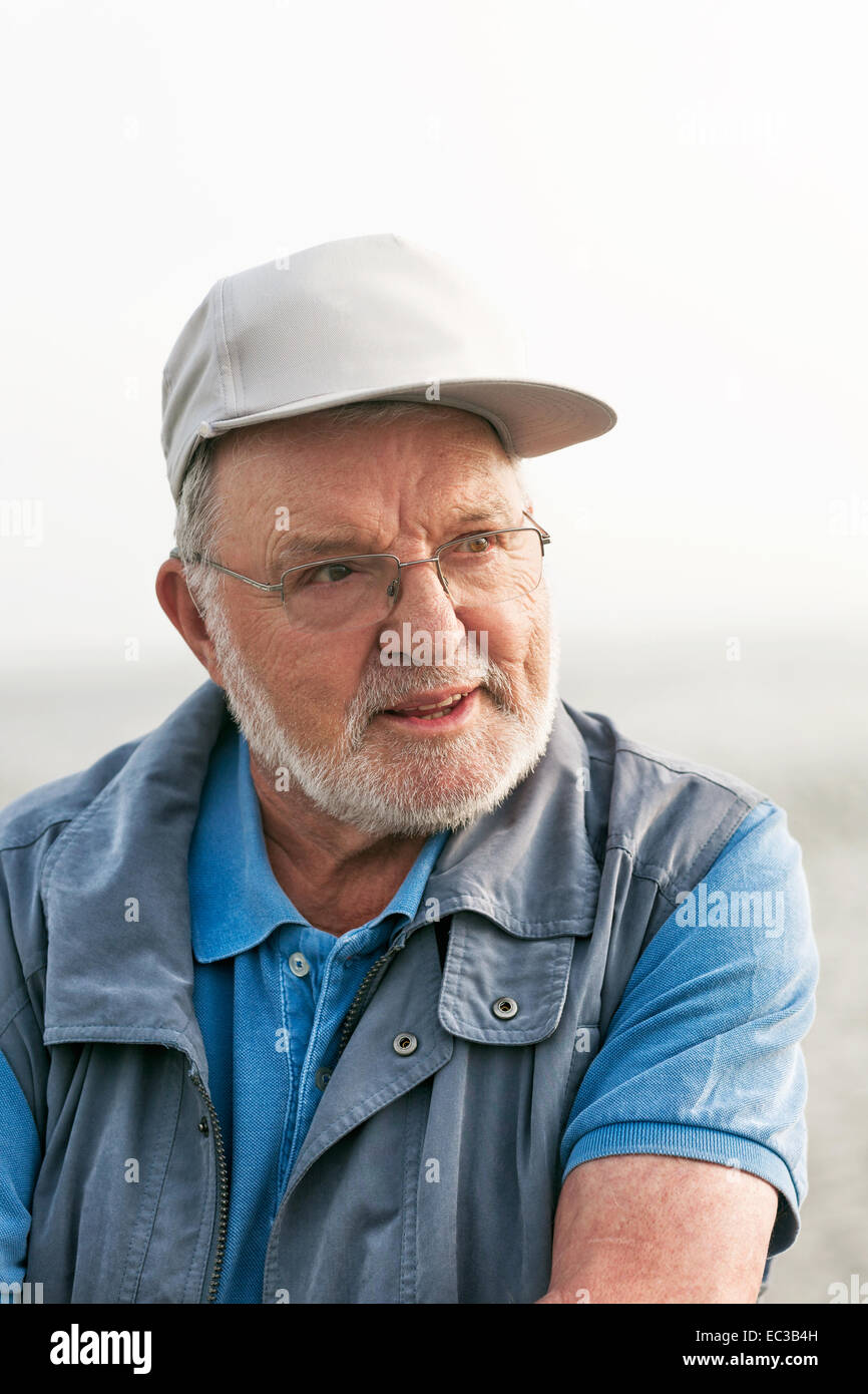 Retired senior man in glasses hi-res stock photography and images - Alamy