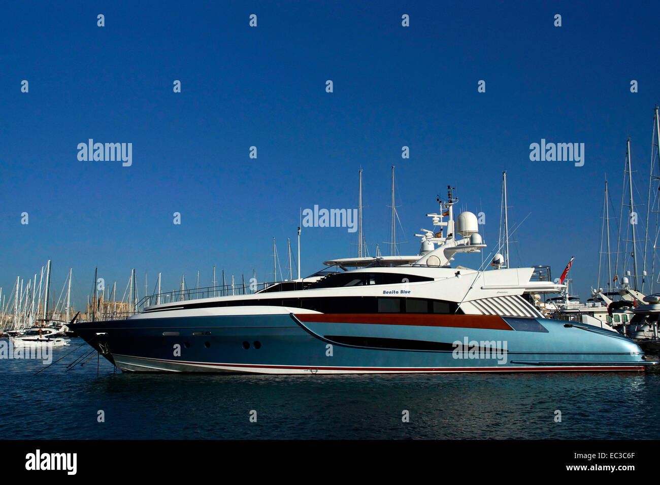 Luxery boats hi-res stock photography and images - Alamy