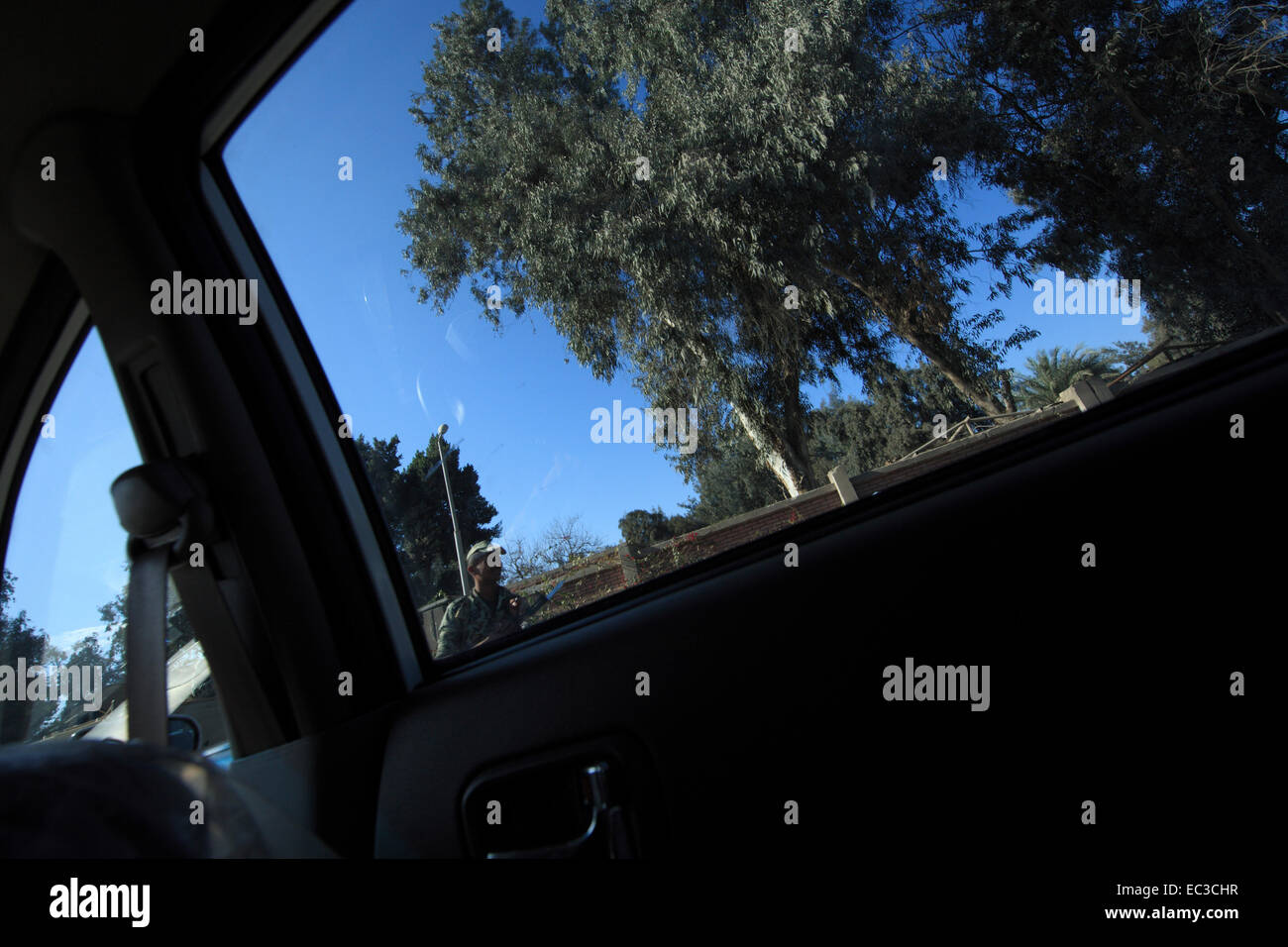Window view Soldier, Cairo, Egypt, 2011-01-29 Stock Photo - Alamy