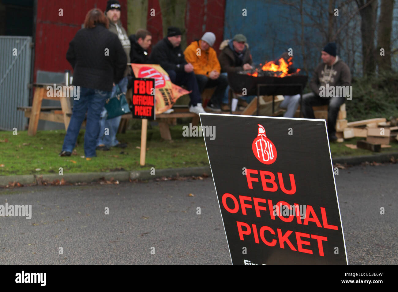 Fire station picket line hi-res stock photography and images - Alamy