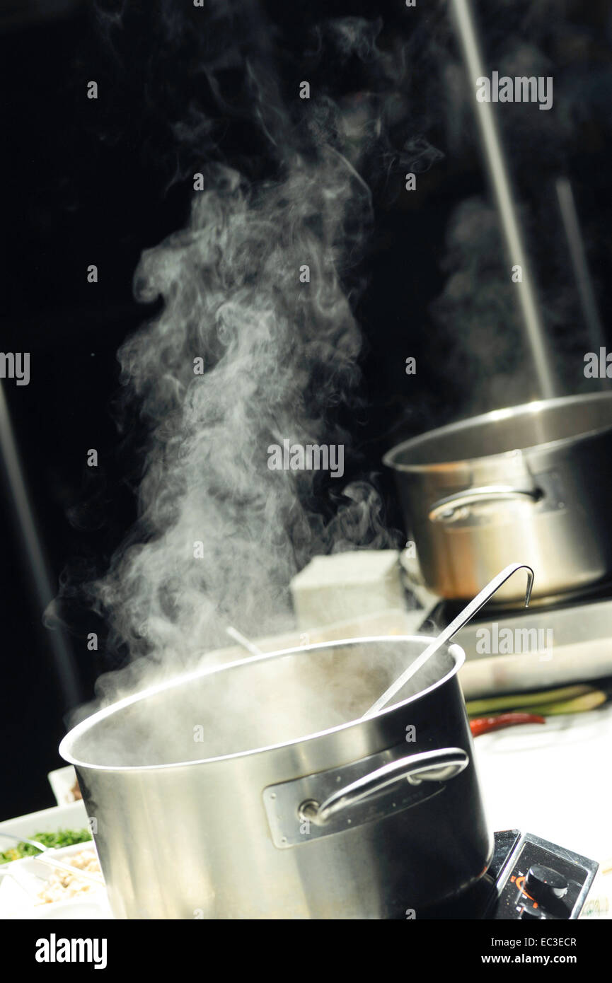Cookware soup hi-res stock photography and images - Alamy