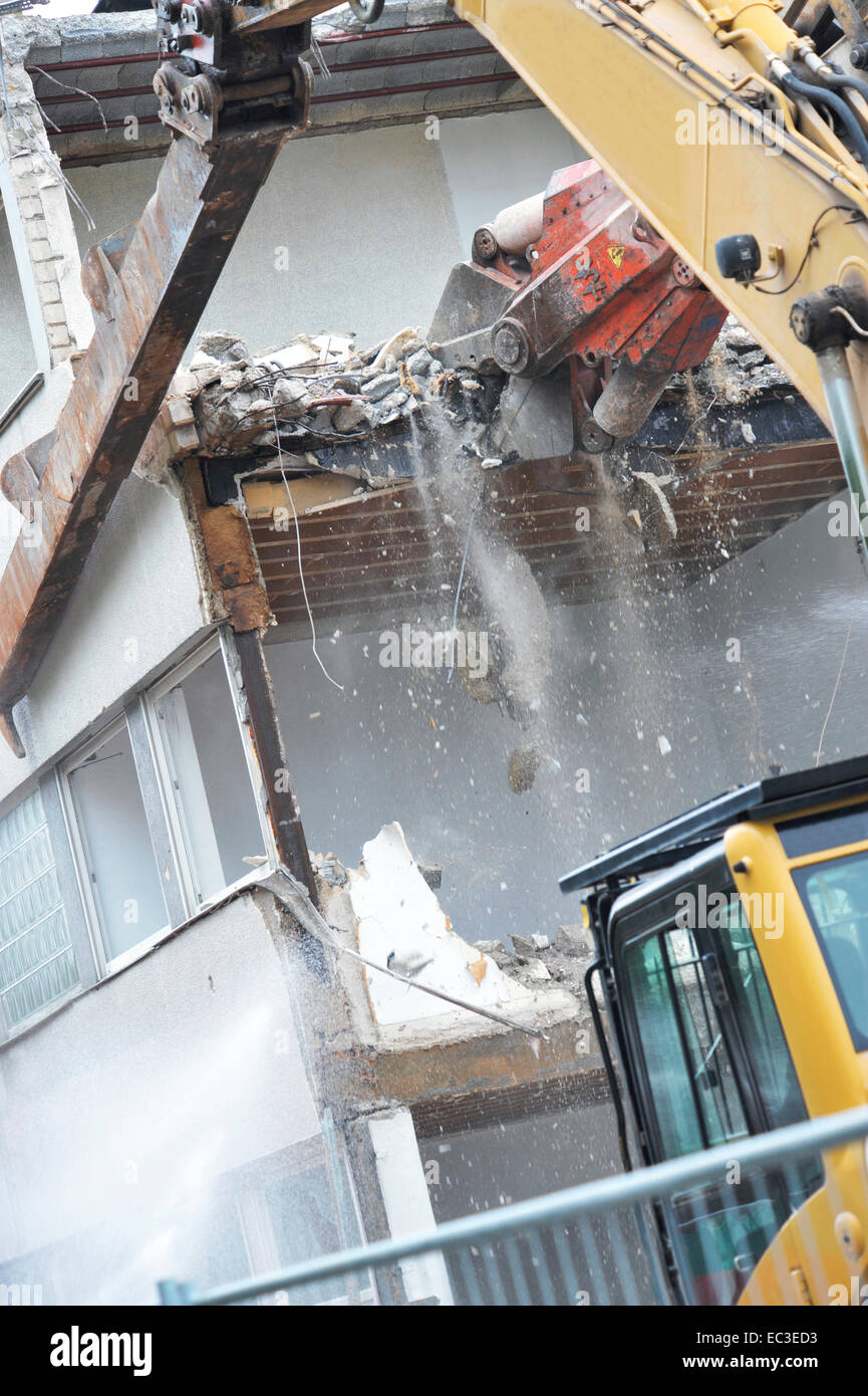 Demolition work hi-res stock photography and images - Alamy