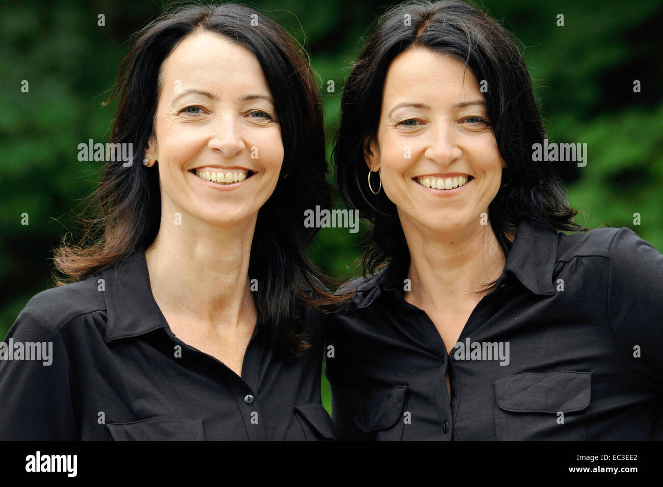 Twins women portrait adults hi-res stock photography and images - Alamy