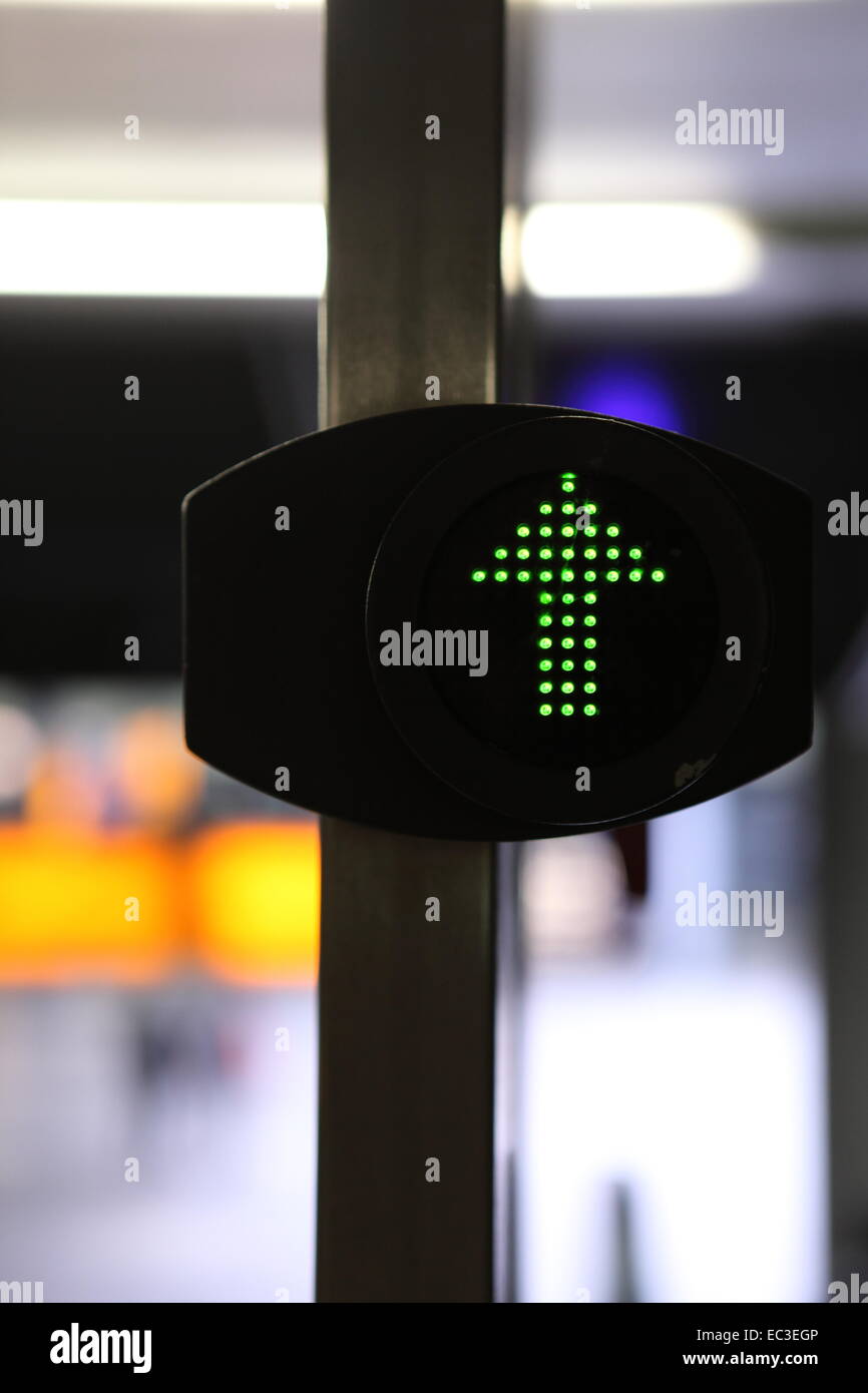 Green traffic light arrow hi-res stock photography and images - Alamy