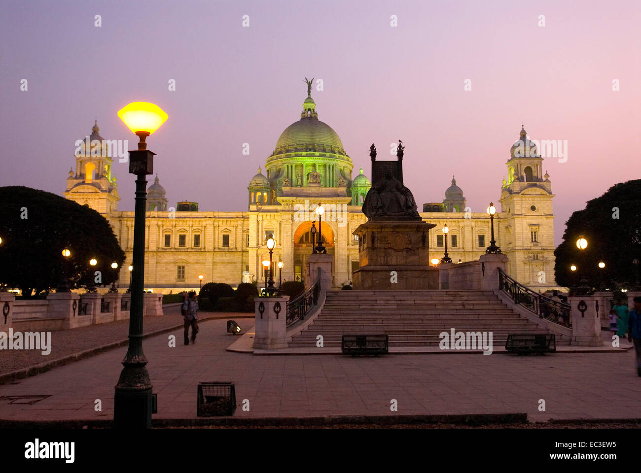 Victoria memorial in maidan in hi-res stock photography and images - Alamy