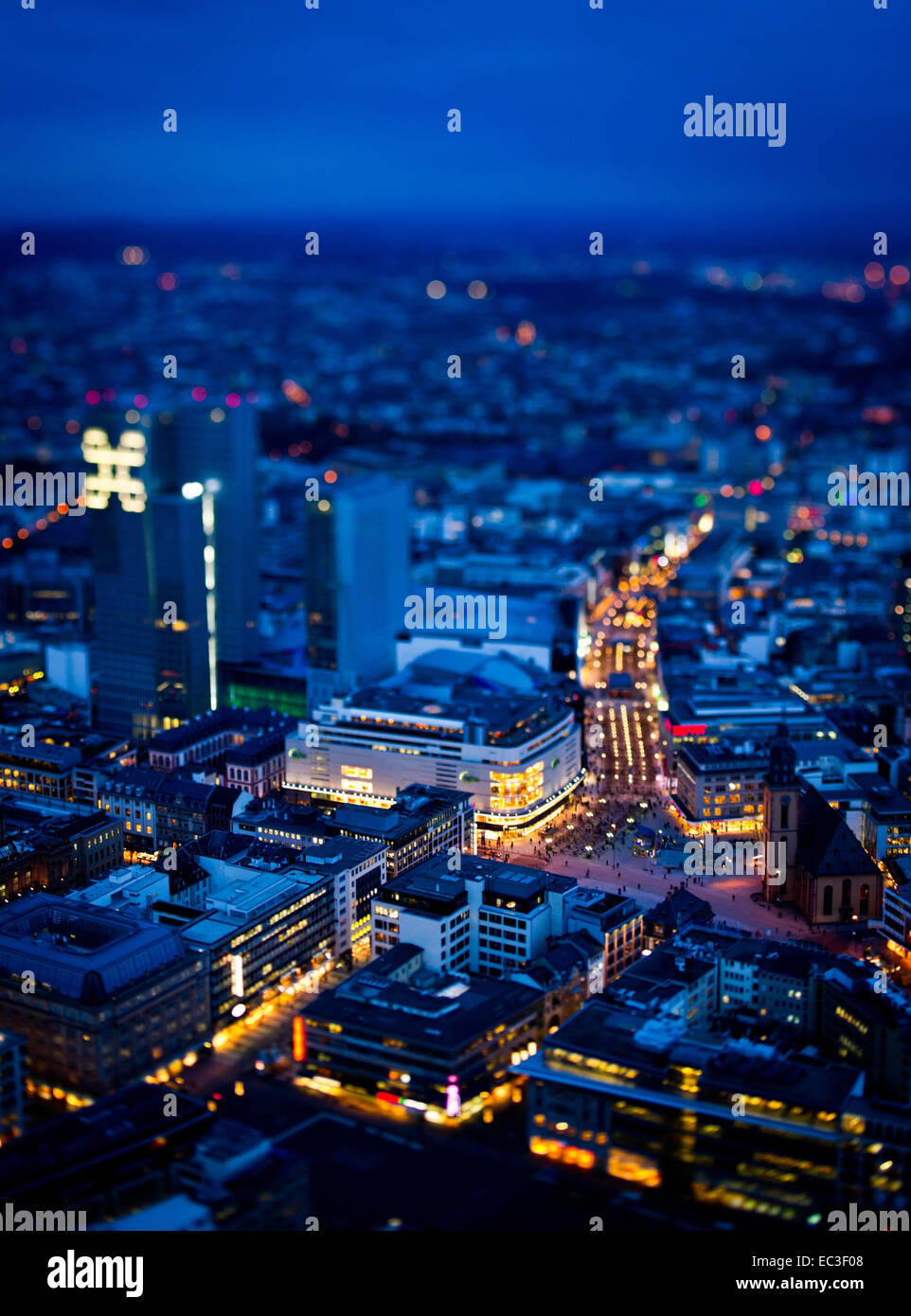 Zeil street hi-res stock photography and images - Alamy