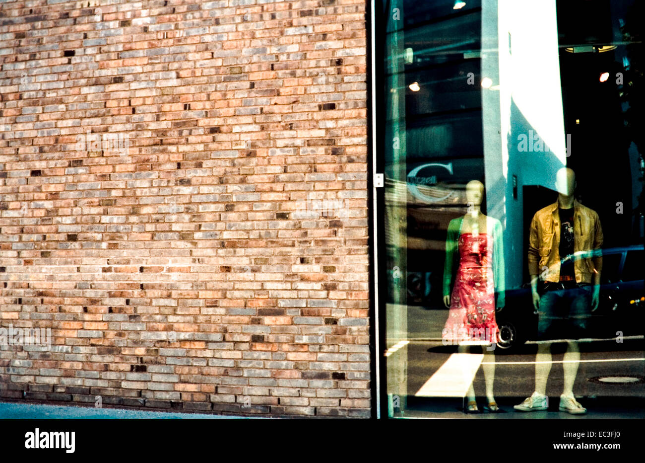 Issued stores hi-res stock photography and images - Alamy