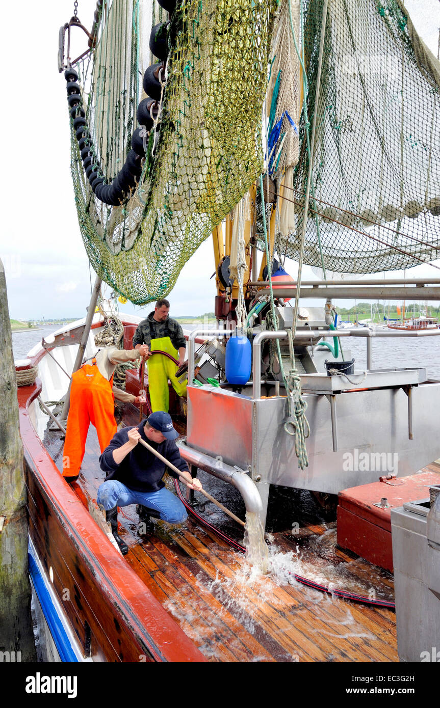 Cleaning ships hi-res stock photography and images - Alamy
