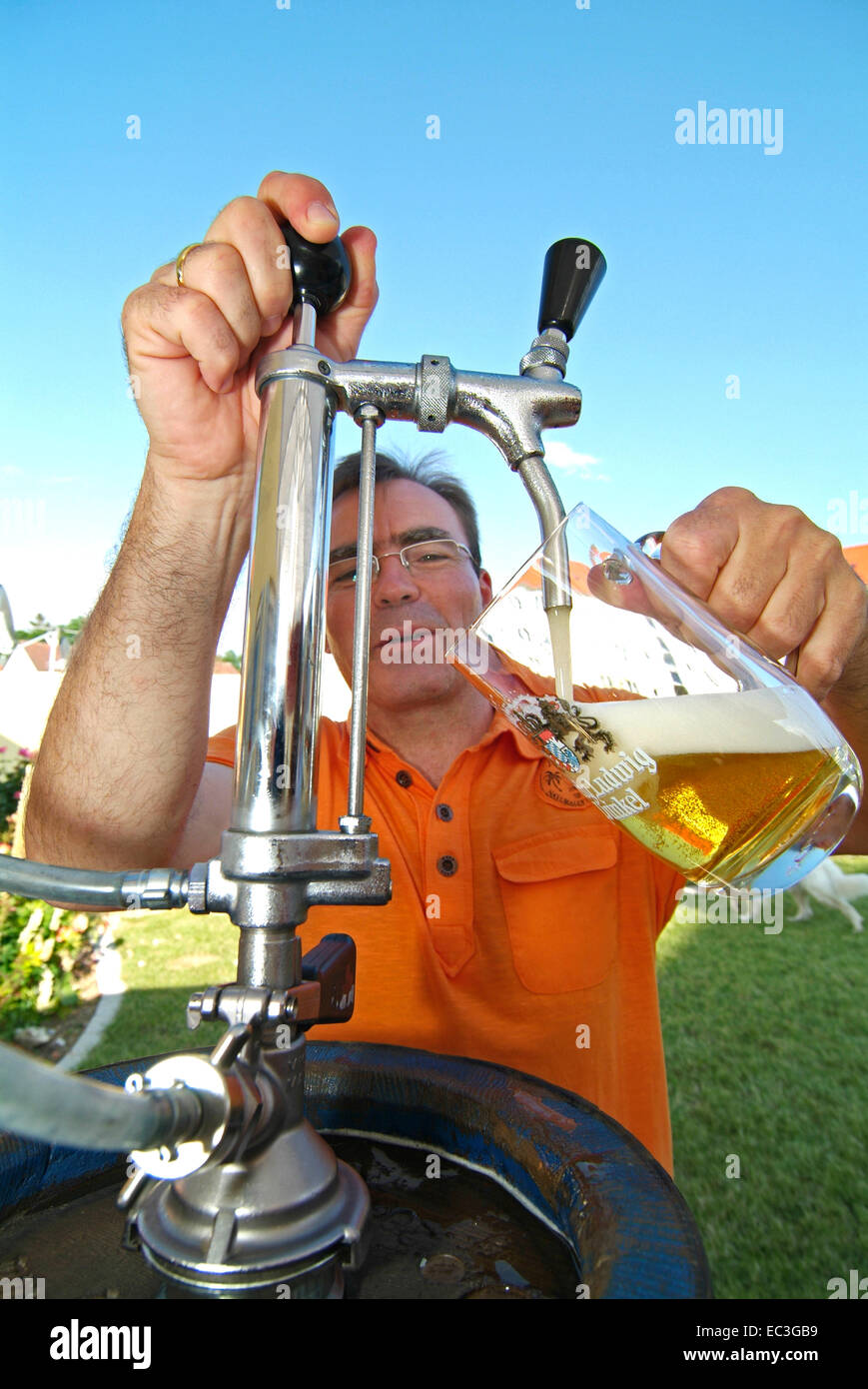 Man tapping Beer Stock Photo - Alamy