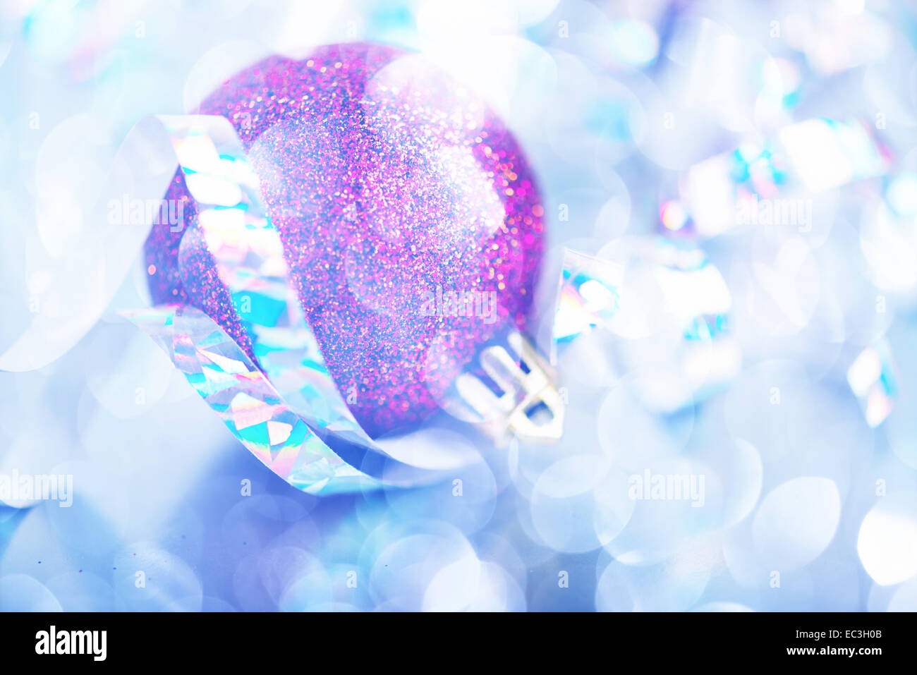 Blue christmas ball shallow hi-res stock photography and images - Alamy