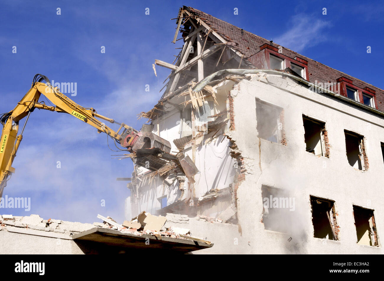 Demolition of a House Stock Photo - Alamy