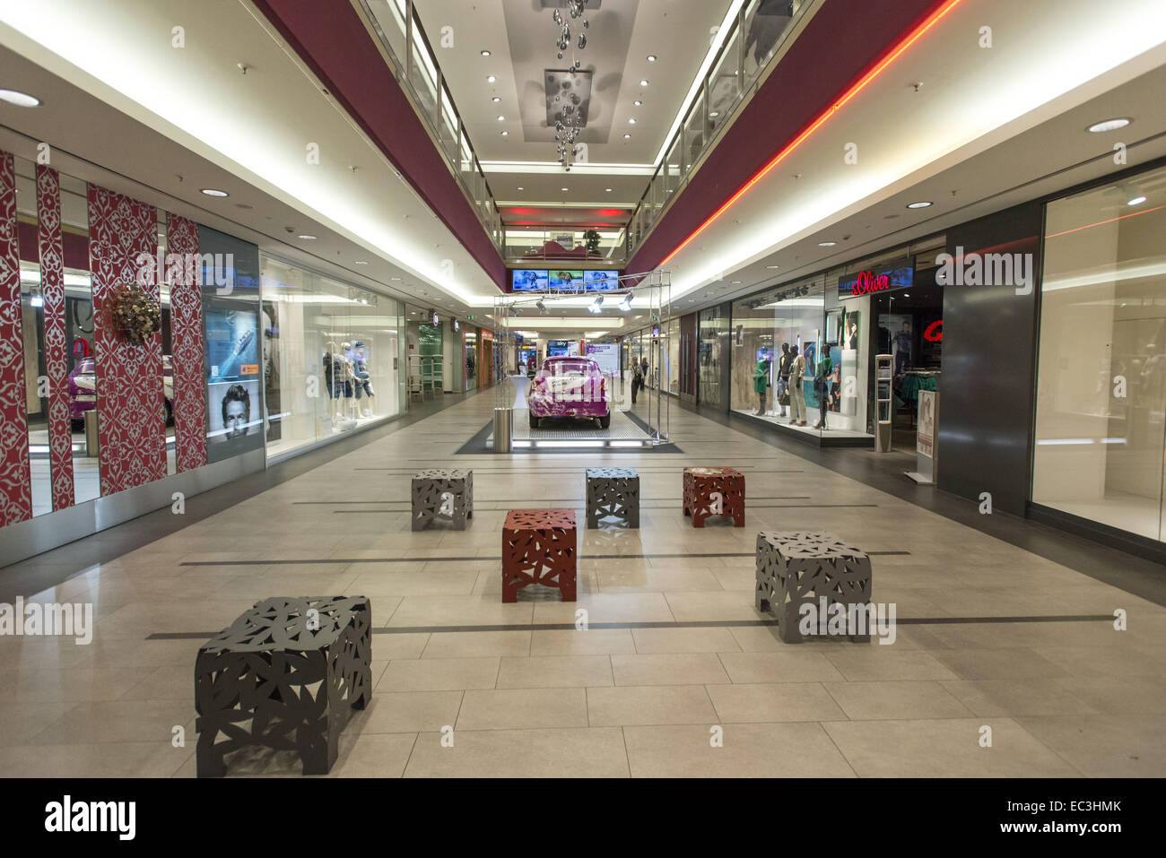 Mall concepts hi-res stock photography and images - Alamy