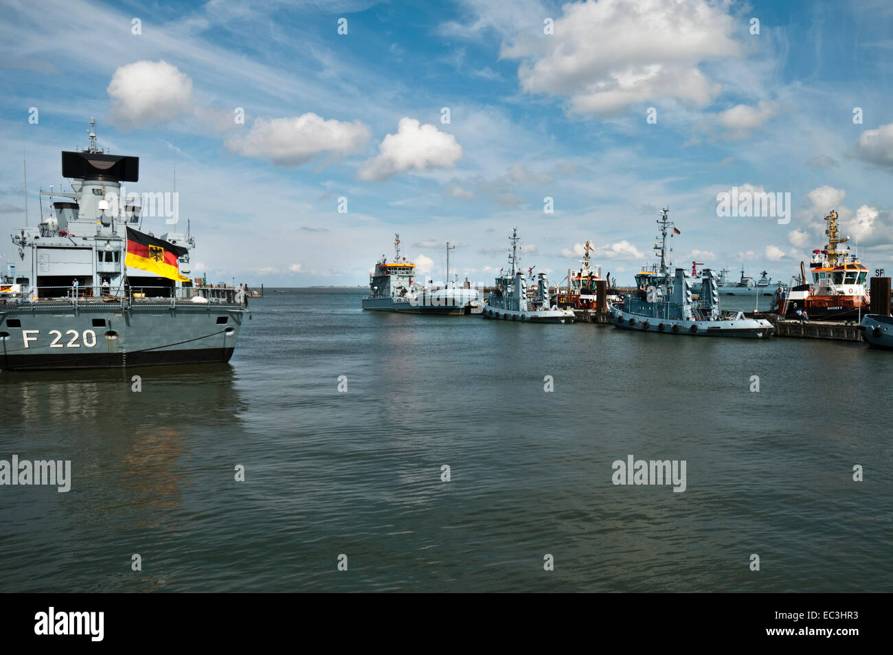 Naval survey hi-res stock photography and images - Alamy