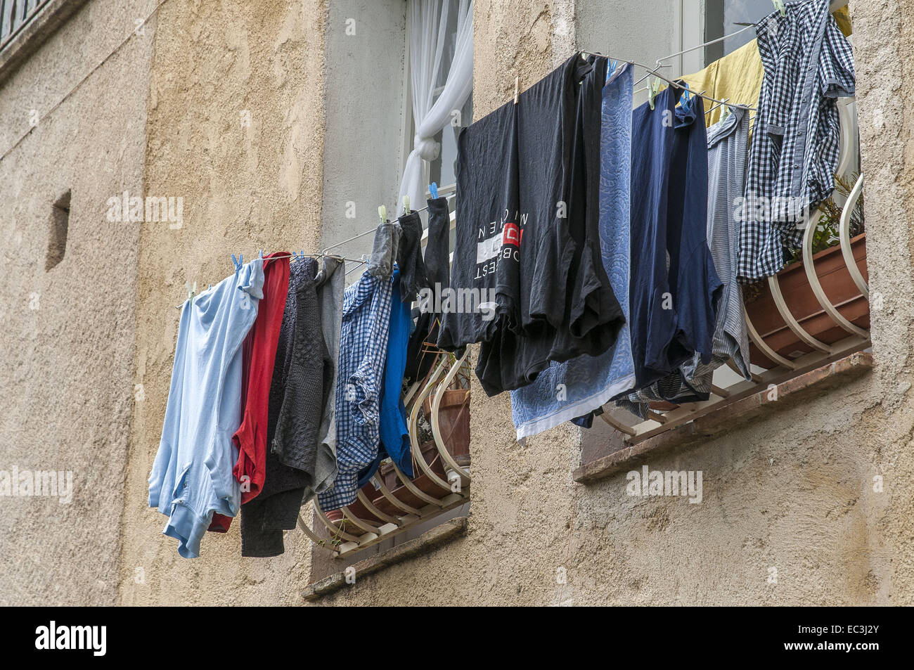 Items drying hi-res stock photography and images - Alamy