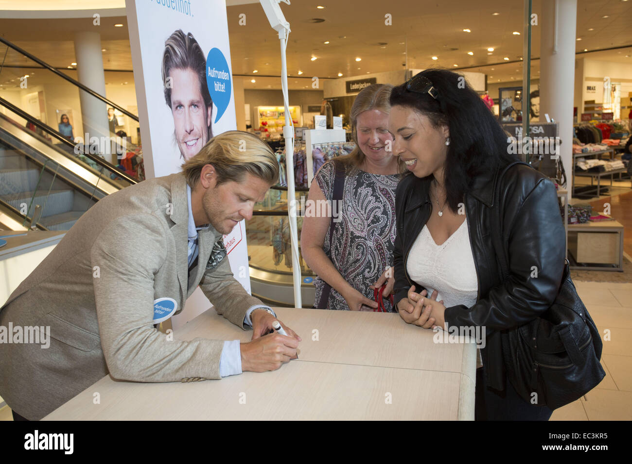 Paul Janke helping out at the cash register at Dodenhof shopping mall ...