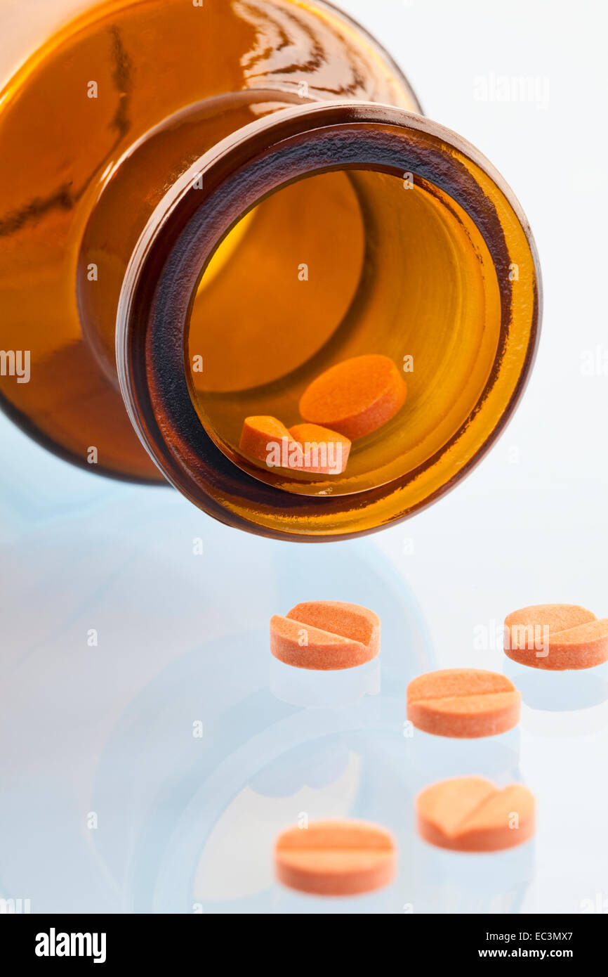 Flush pills hi-res stock photography and images - Alamy