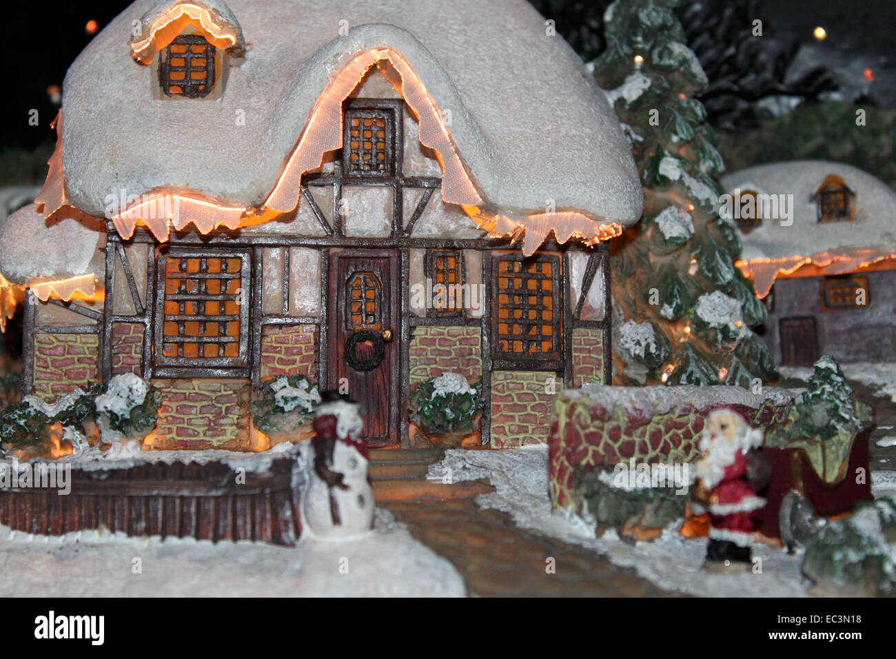 Lighted christmas house in a dark holy night Stock Photo - Alamy