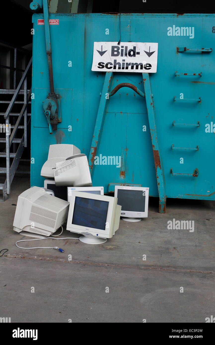 Old computer disposal hi-res stock photography and images - Alamy