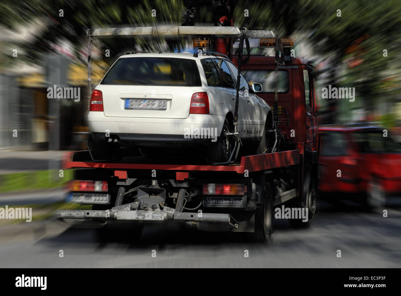 Lorry Towed Stock Photos & Lorry Towed Stock Images - Alamy