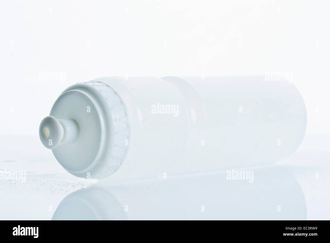 Empty plastic drinks bottle hi-res stock photography and images - Alamy