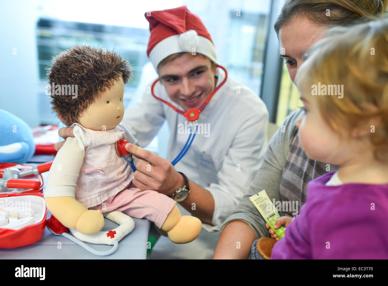 Doll dolls hospital hi-res stock photography and images - Alamy