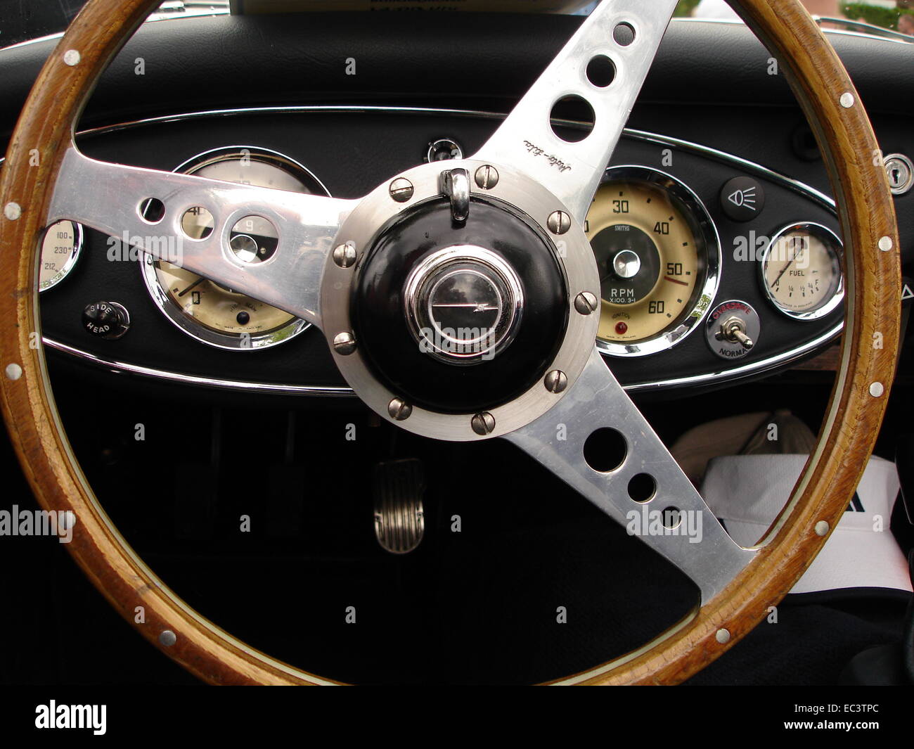 Old steering wheel hi-res stock photography and images - Alamy
