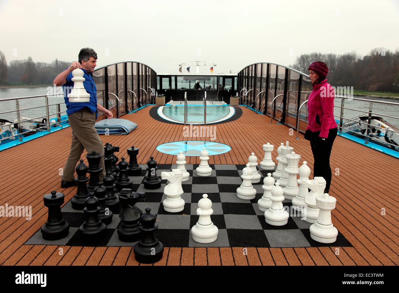Cruise ship cruising sundeck hi-res stock photography and images - Alamy