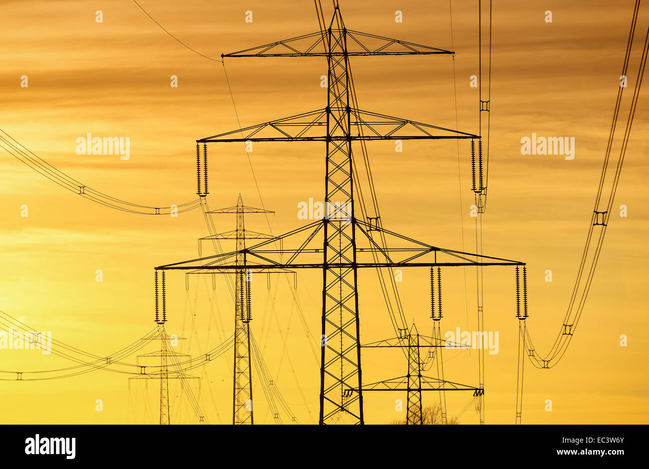 Expanding utility pole hi-res stock photography and images - Alamy