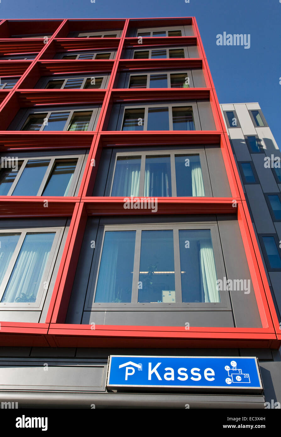 Windowless office hi-res stock photography and images - Alamy