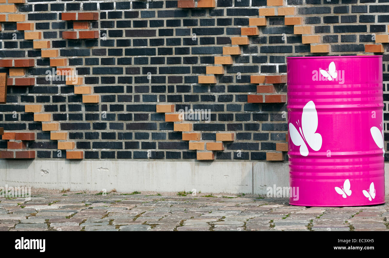 Ton oil in pink Stock Photo - Alamy