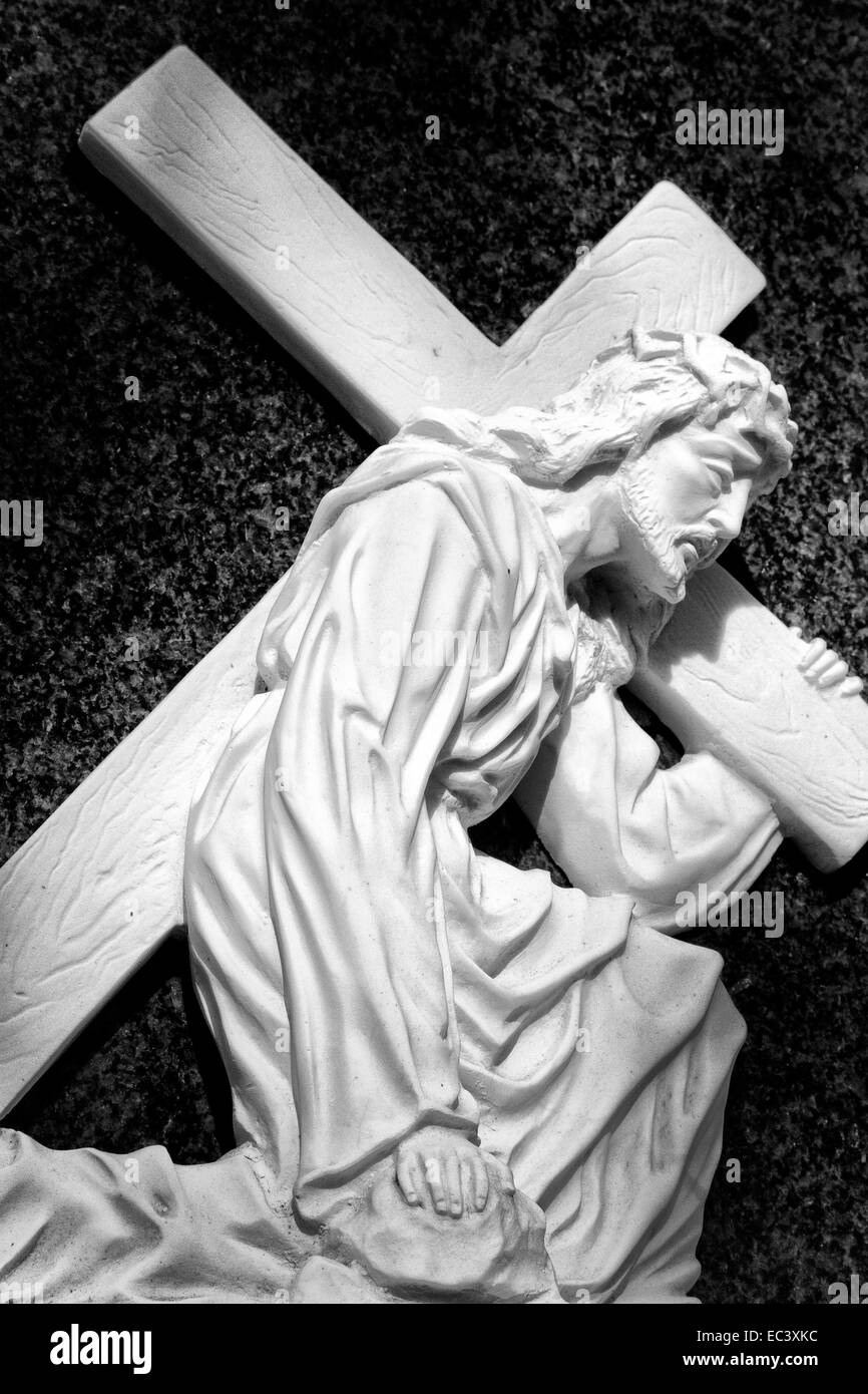 Christ carries cross hi-res stock photography and images - Alamy