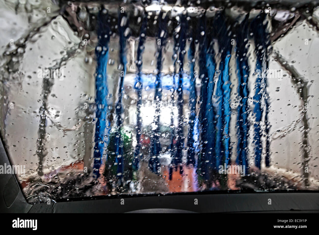 Car cars wash employee hi-res stock photography and images - Alamy