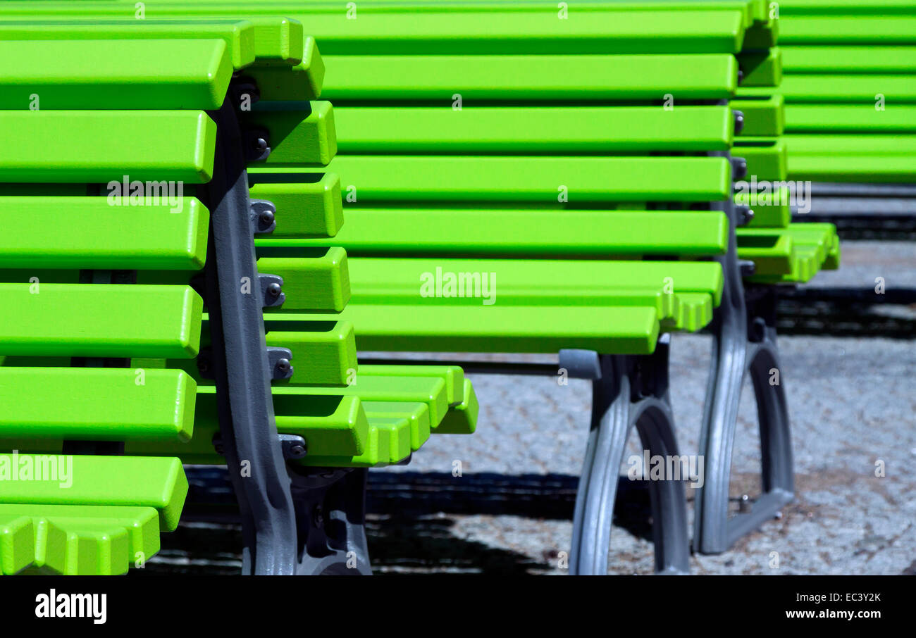 green park bench Stock Photo - Alamy