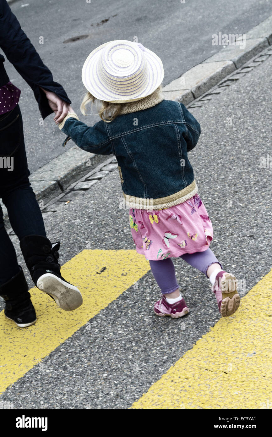 Child road safety Stock Photo - Alamy