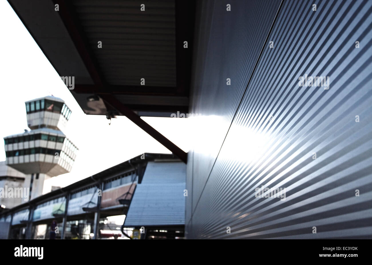 Mobile air traffic control tower hi-res stock photography and images ...