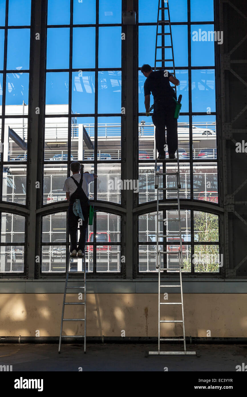 Window cleaners at work Stock Photo - Alamy