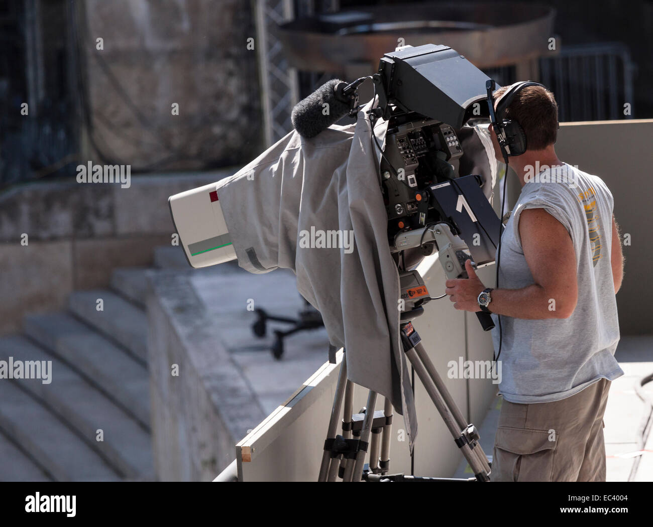 Camera man at a sporting event Stock Photo - Alamy