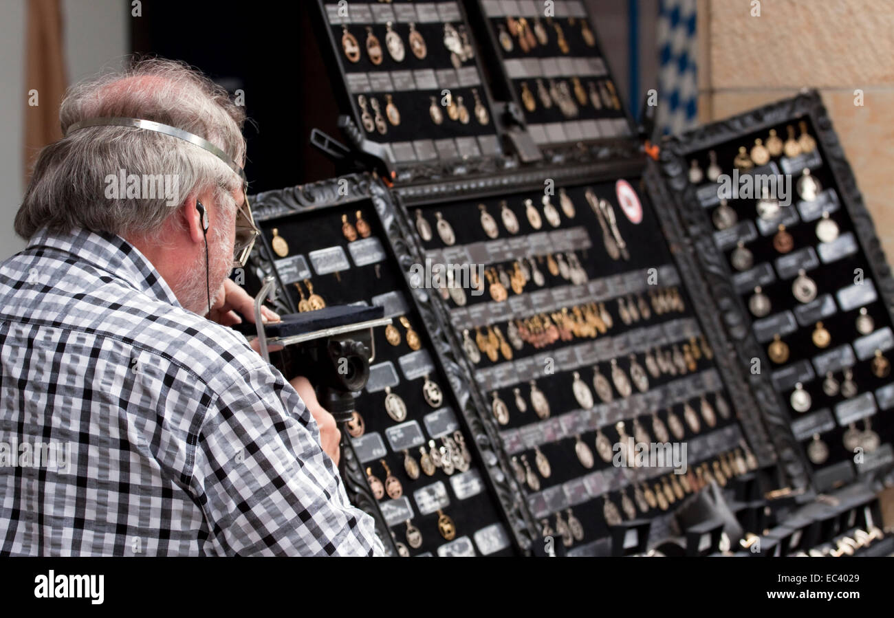 Goldsmith at work Stock Photo - Alamy