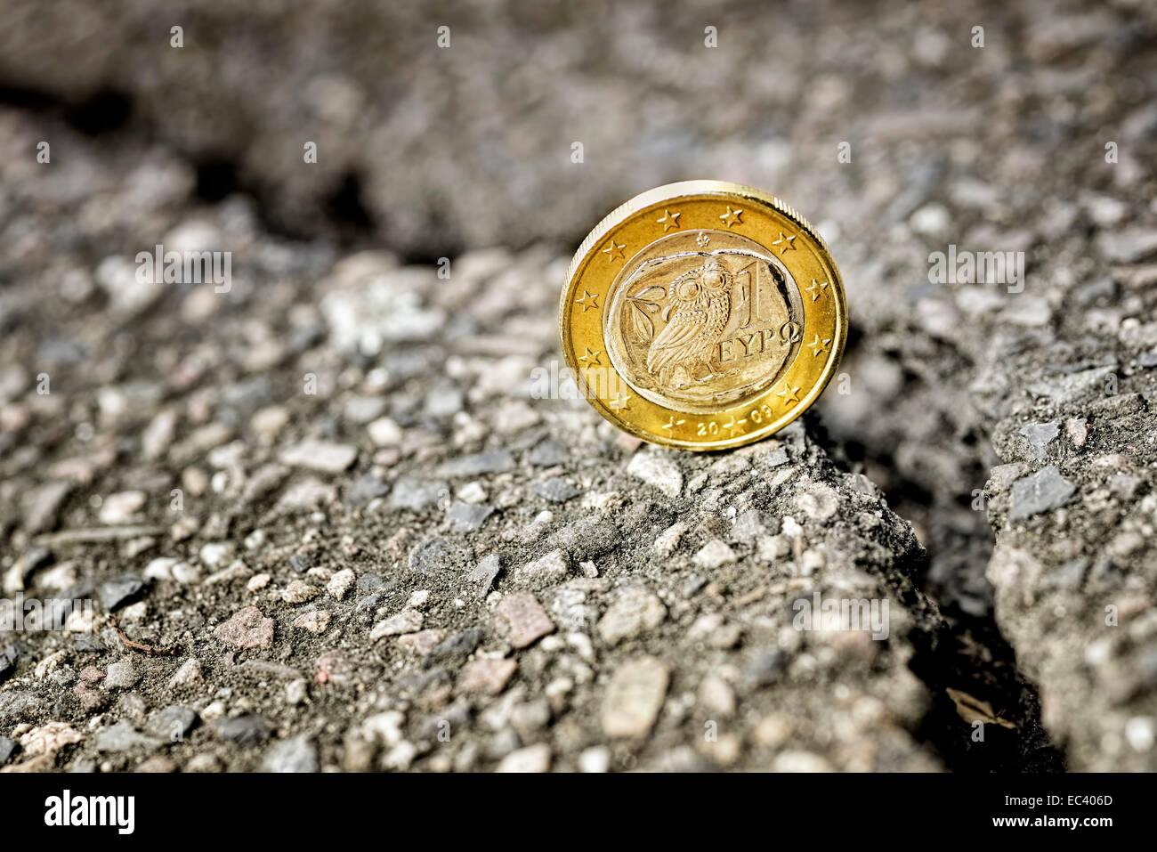 Cracked coin hi-res stock photography and images - Alamy
