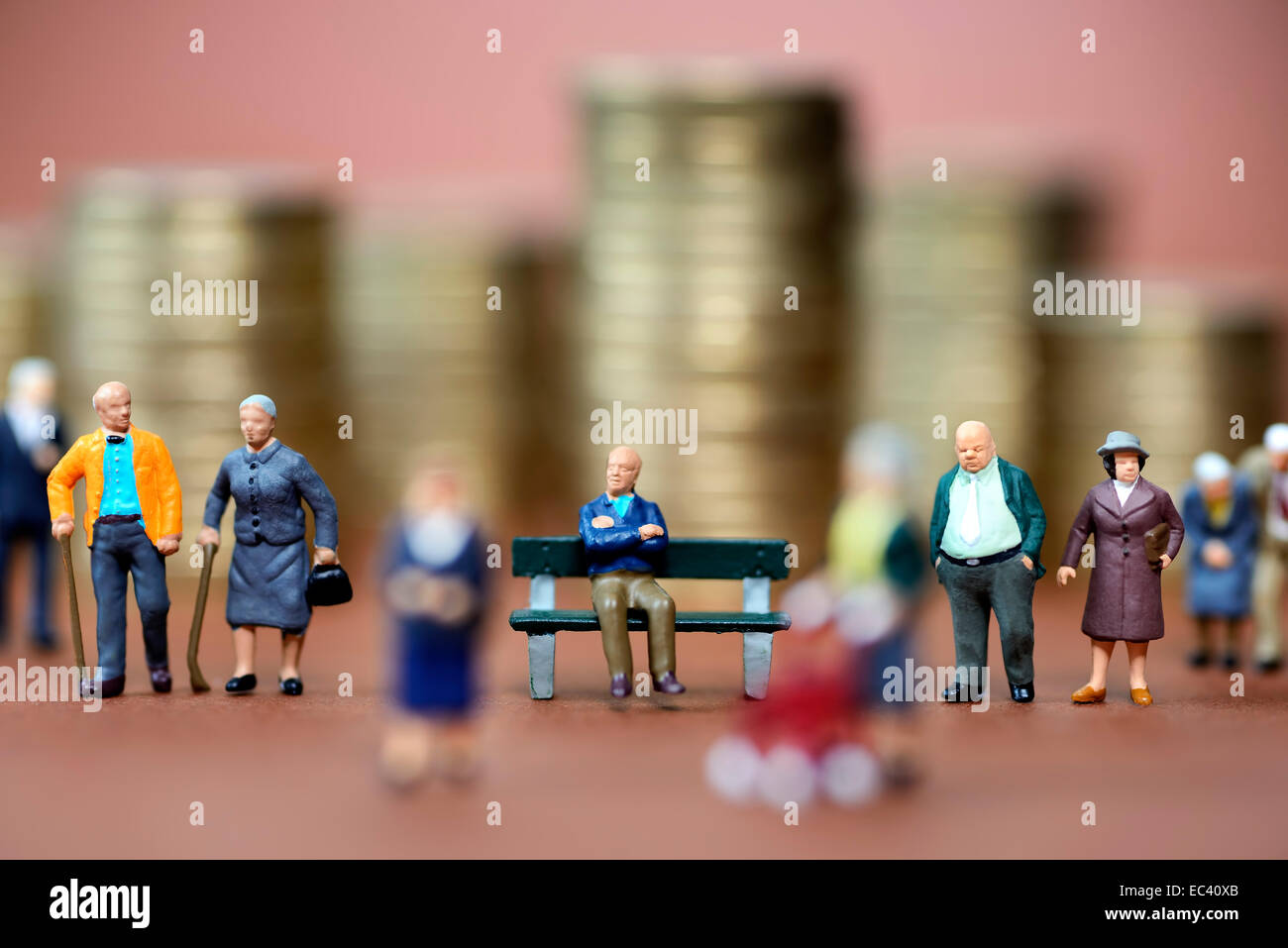 Miniature people figures hi-res stock photography and images - Alamy